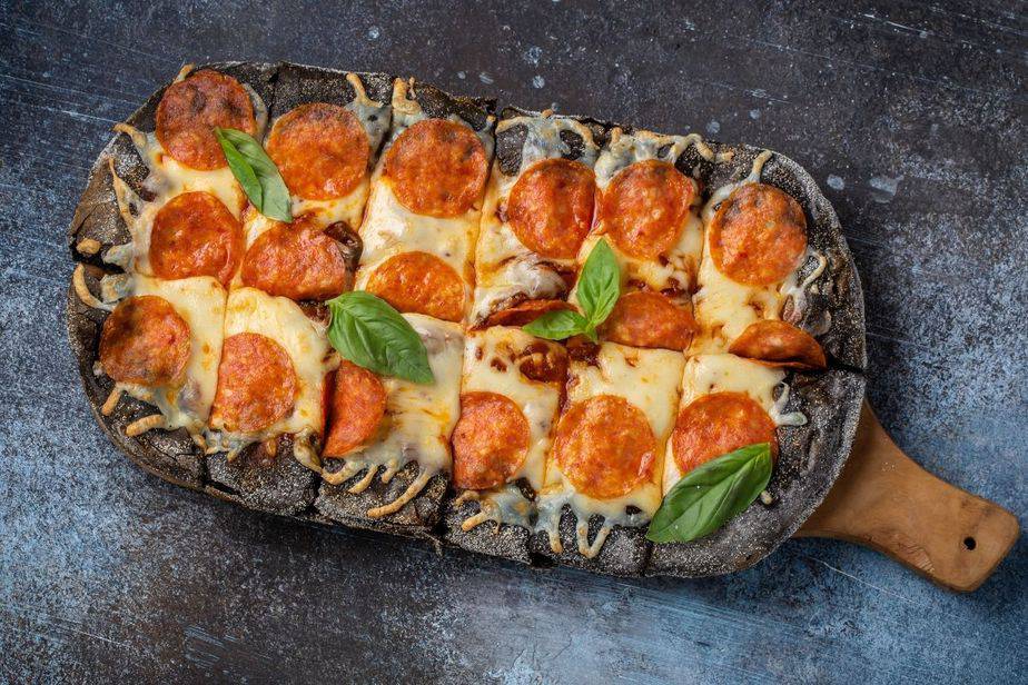 What’s the Difference Between Pinsa and Pizza? – Holidays in the Kitchen